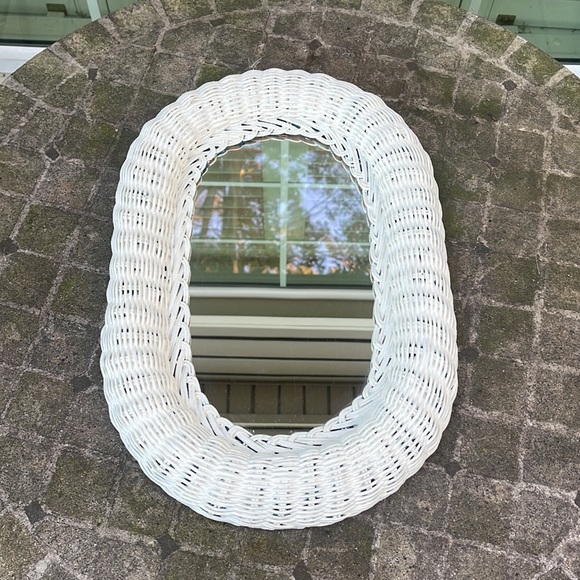Unknown | Wall Decor | Vintage Oval White Wicker Framed Wall Hanging ...